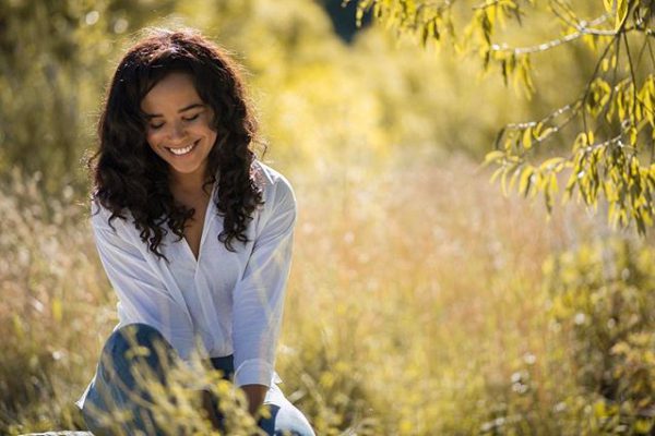 Zoe Robins Age net worth, Family, Career Biography - Mega Stars Bio